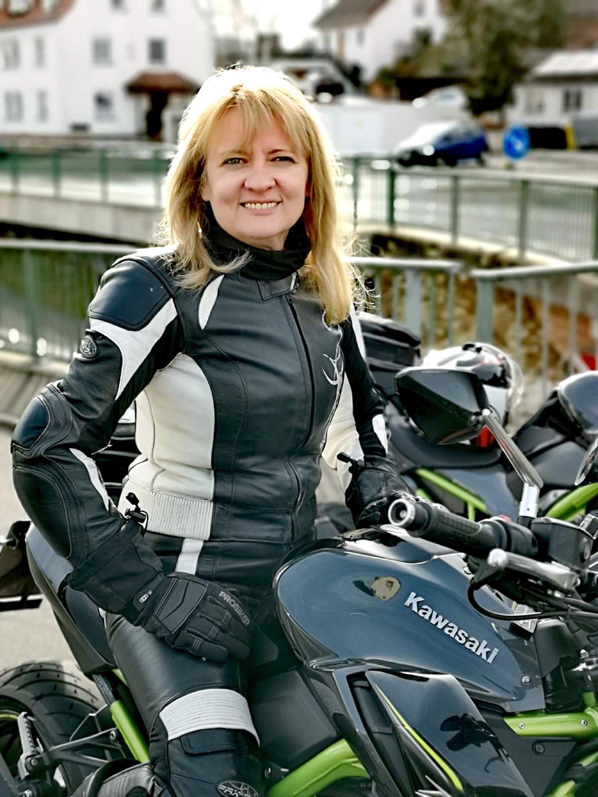 Motorradfahren erweitert deinen Horizont. Frauen-Motorrad-Geschichte