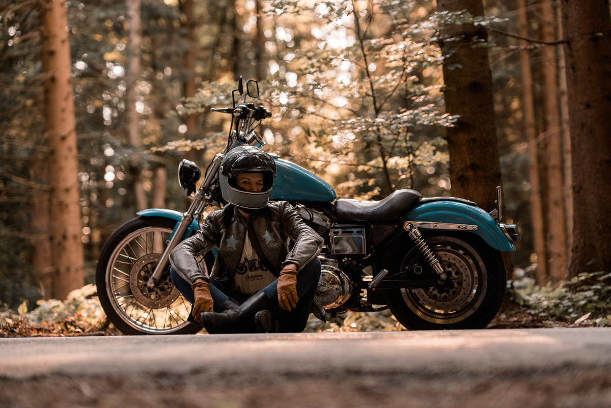 Gina-Keine Angst vor Kurven und fahre ohne Stress-SHE is a RIDER