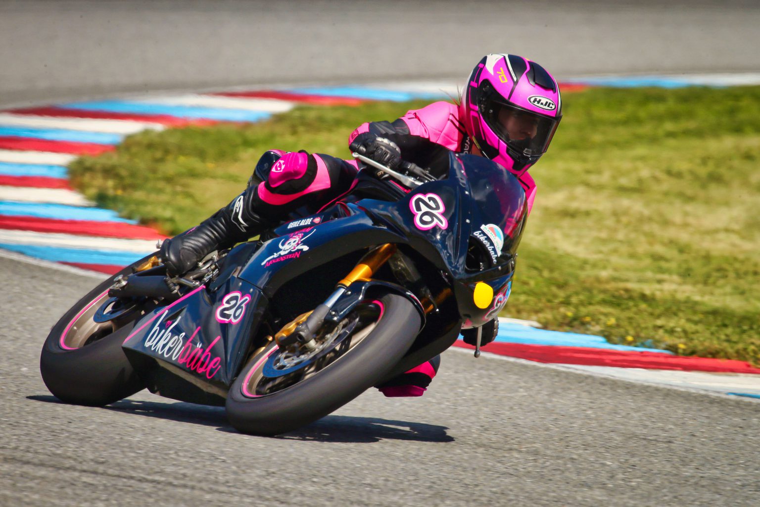 Jessy - Geboren für die Rennstrecke - SHE is a RIDER