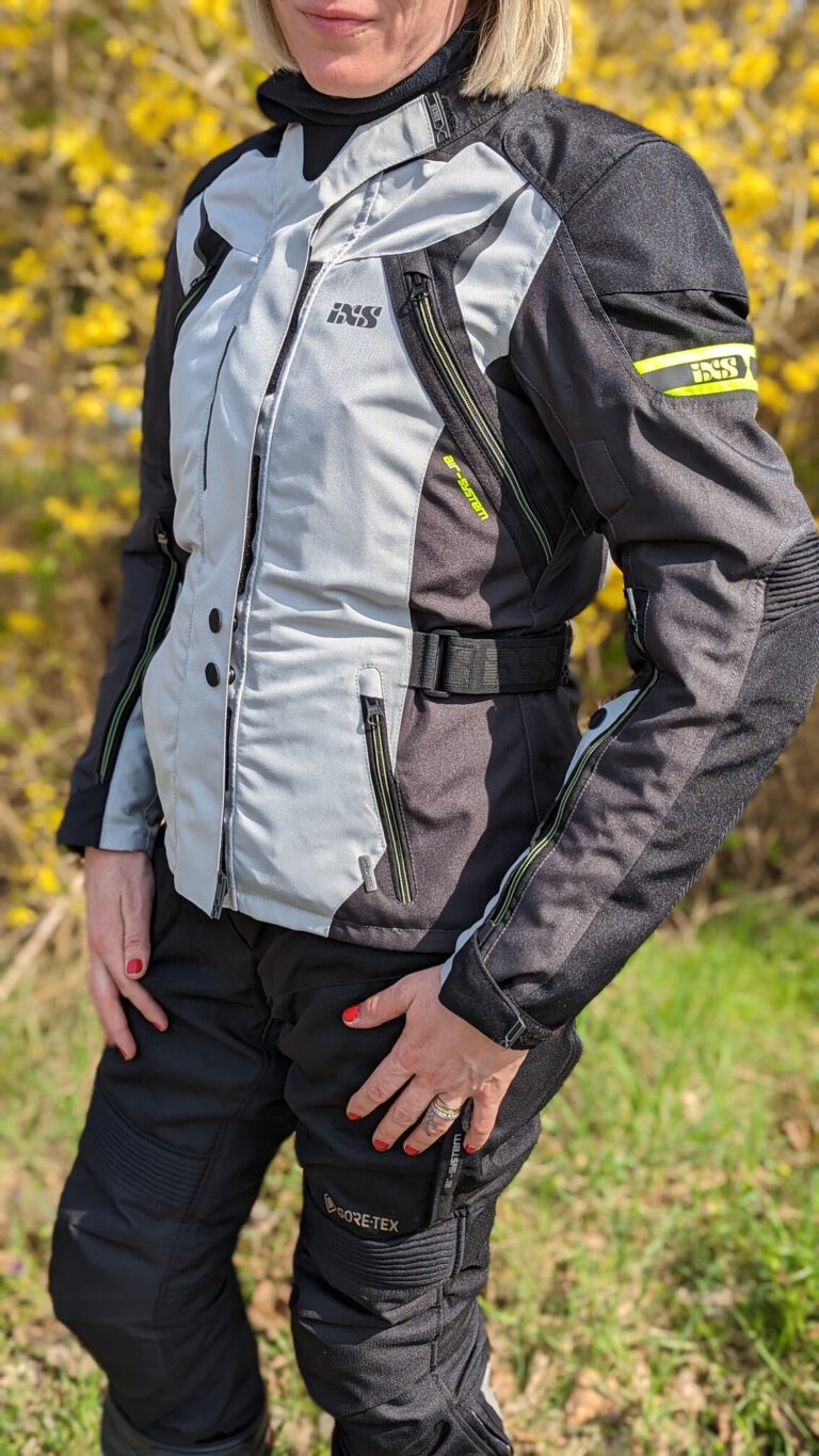 iXS Motorradkombi für Frauen im Test bei SHE is a RIDER